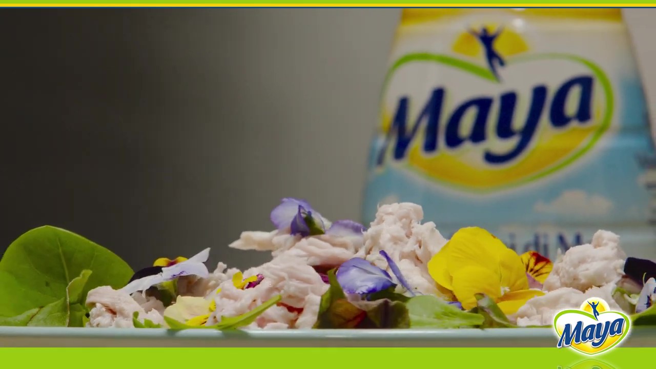 Insalata ricca con pollo e fiori eduli | Olio Maya